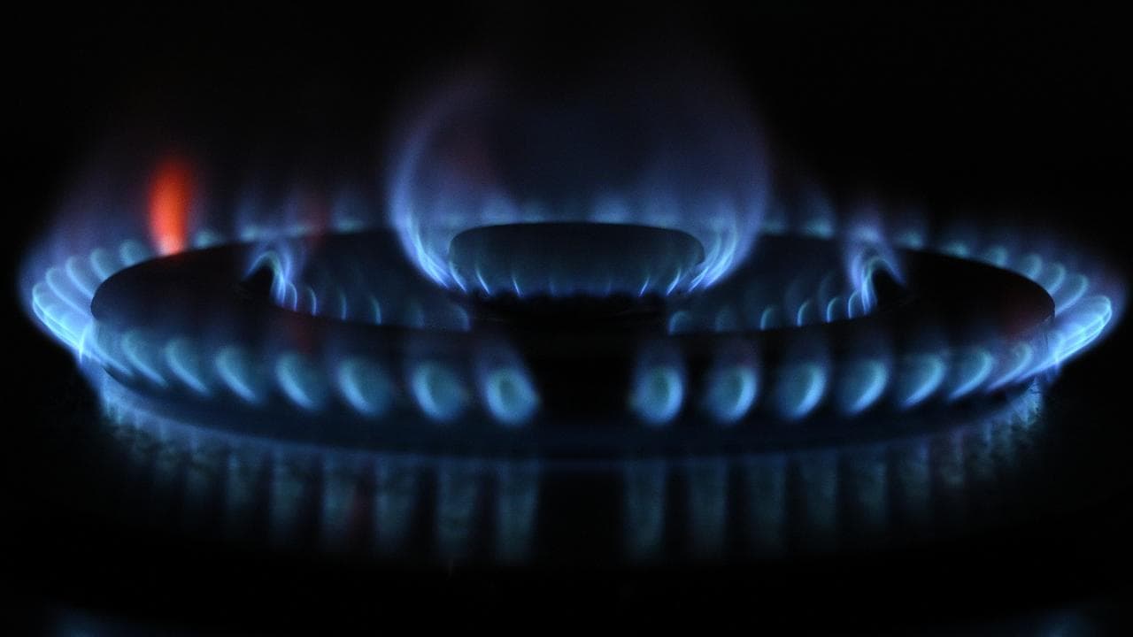 Accelerated lights out for gas urged to hit net zero