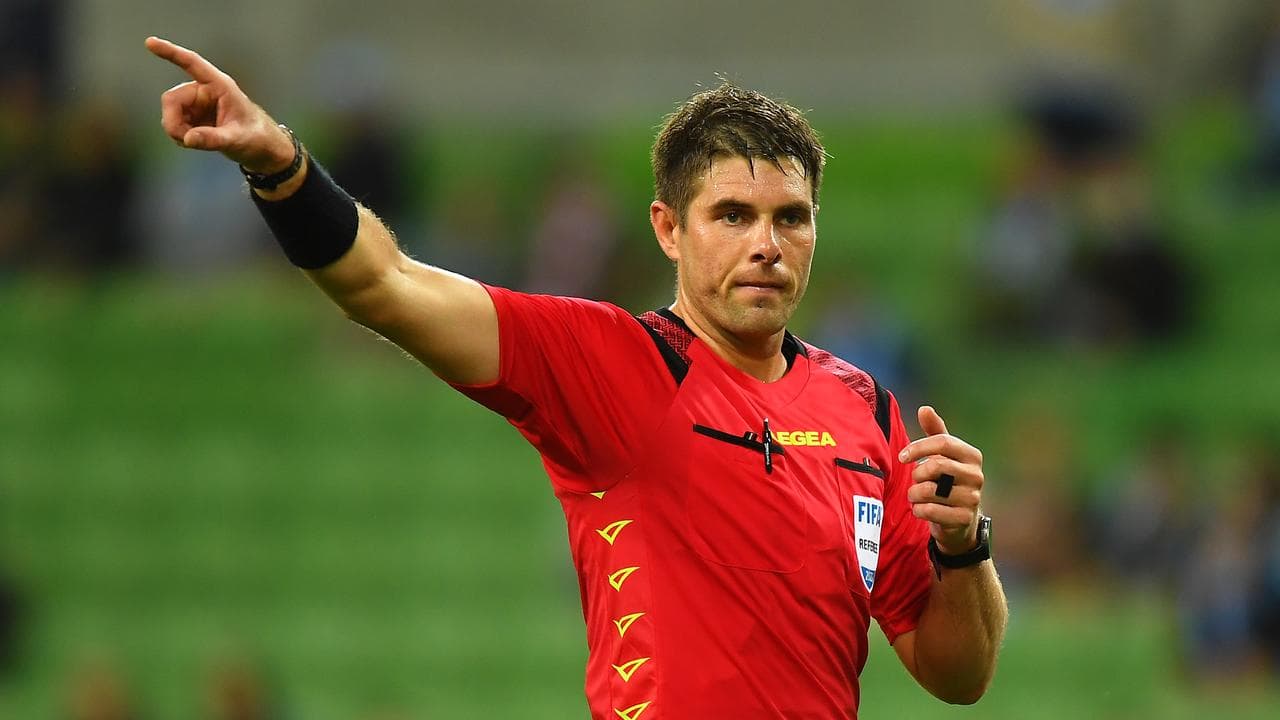 Australian referee cleared over hand gesture