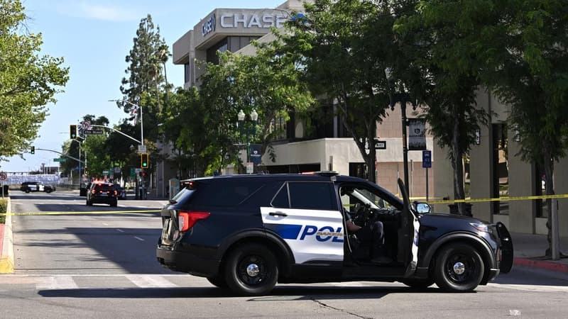 Man barricades himself inside US bank with hostages